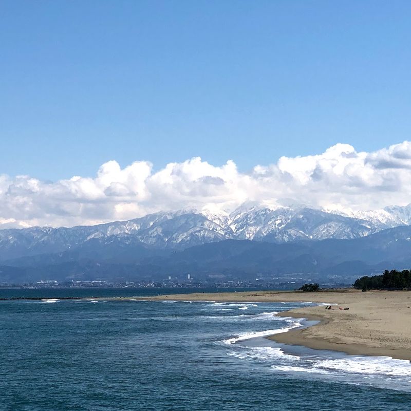 Iwasehama Beach: Public beach in Toyama, Japan