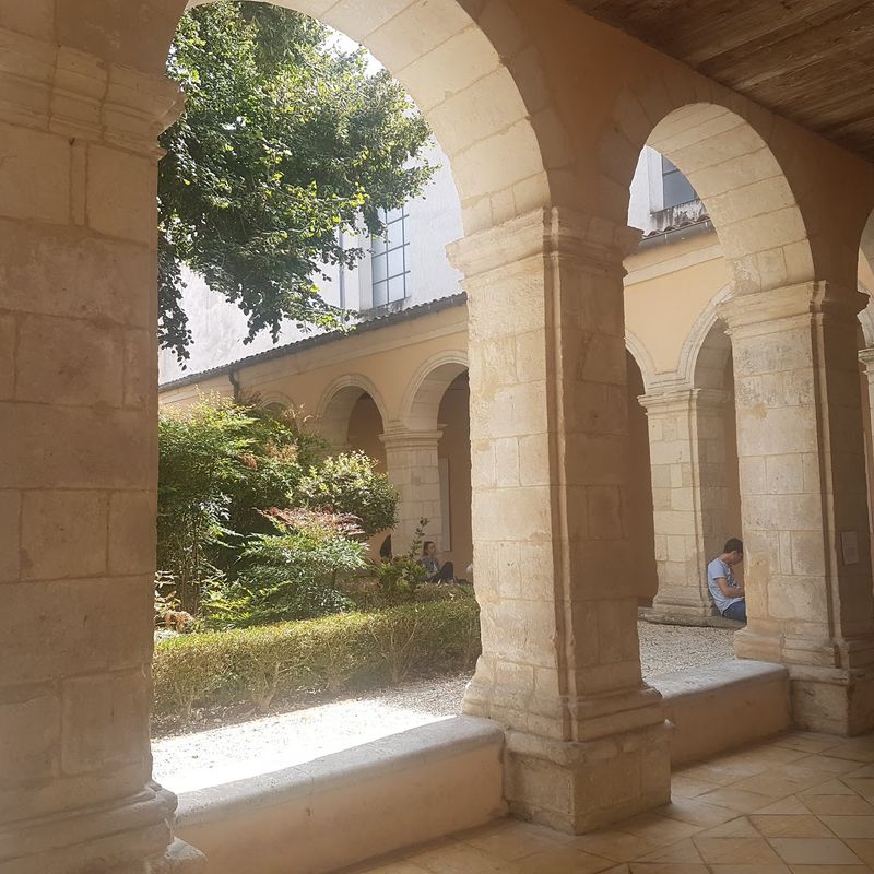 Cloître des Dames Blanches - Cloître du XVIIIe siècle dans le centre ...