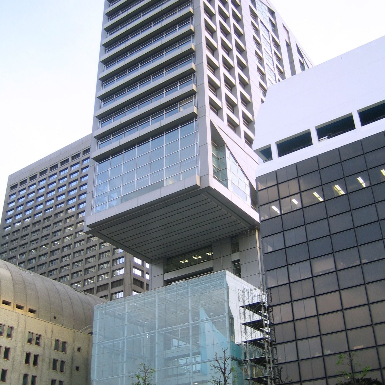 Shinsei Bank Headquarters Building - Rascacielos bancario en ...