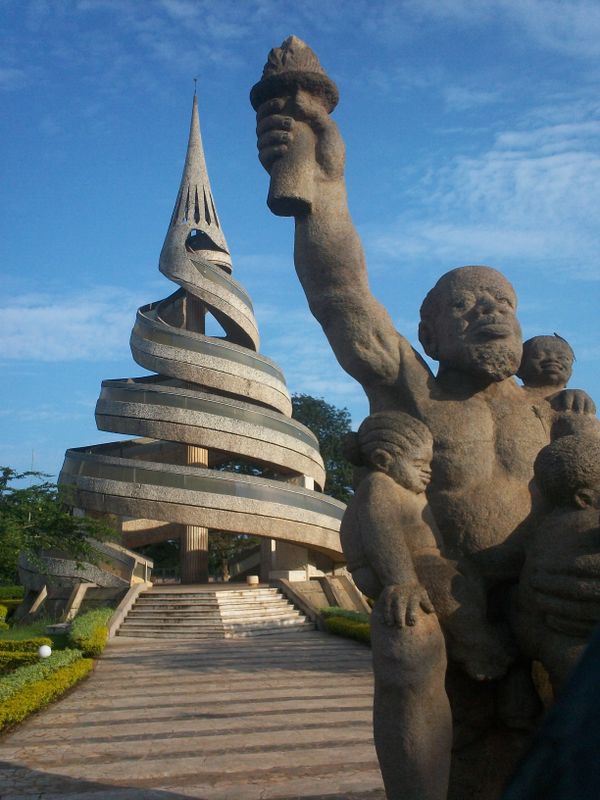 Monument de la réunification - Monument au centre de Yaoundé, Cameroun